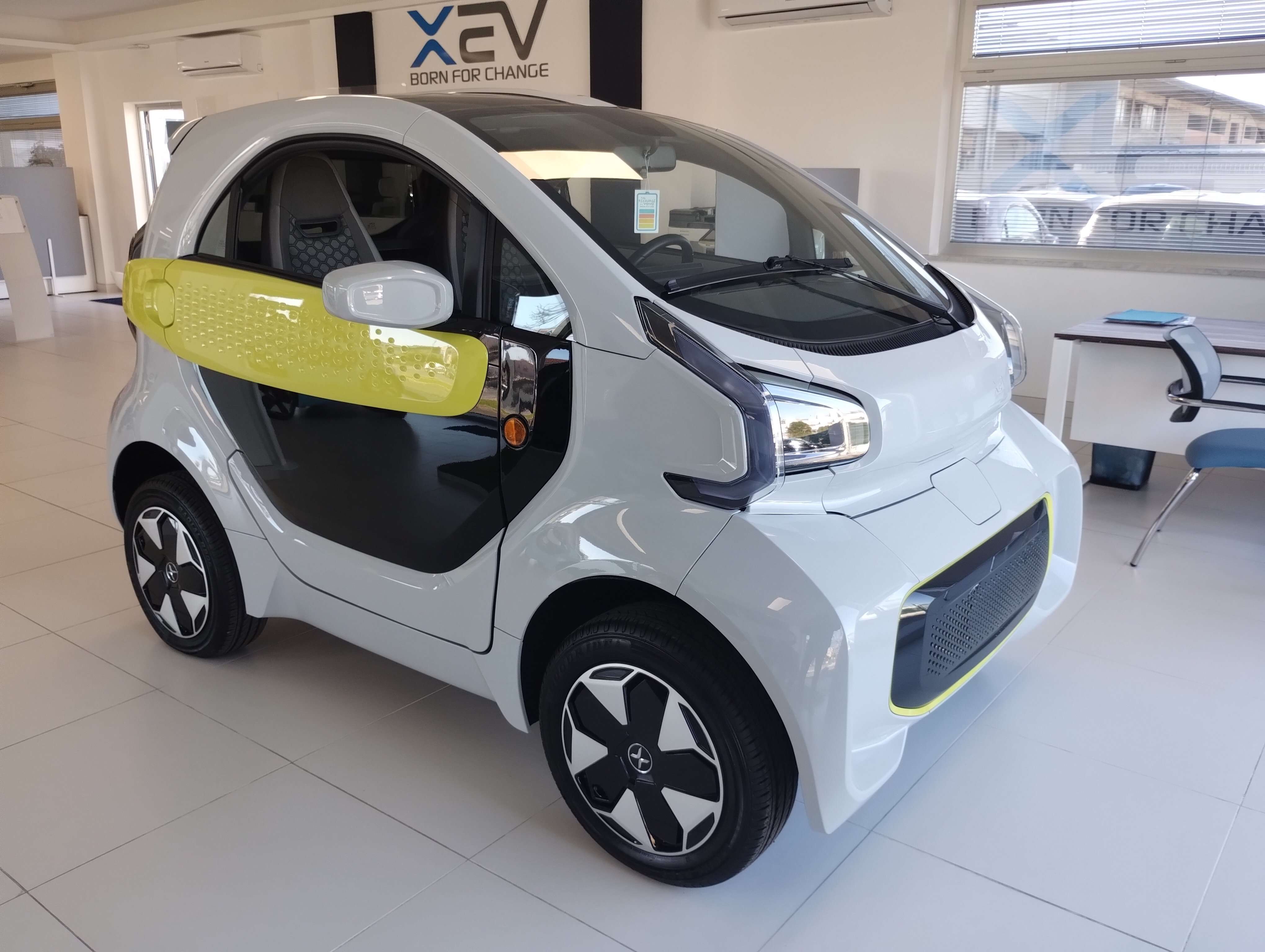 XEV YoyoVERSIONE  CAMBIO DRIVE E  SPORT