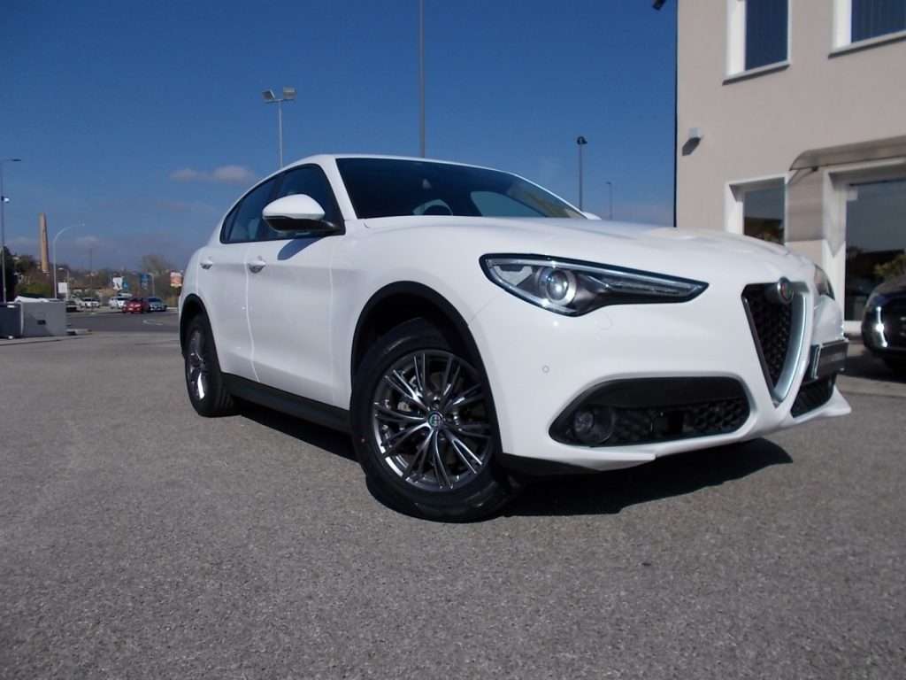 Alfa Romeo Stelvio2.2 Turbodiesel 180CV AT8 Q4 Super gancio traino