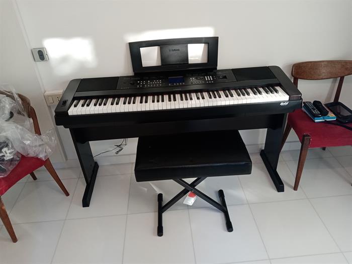 PIANOLA YAMAHA