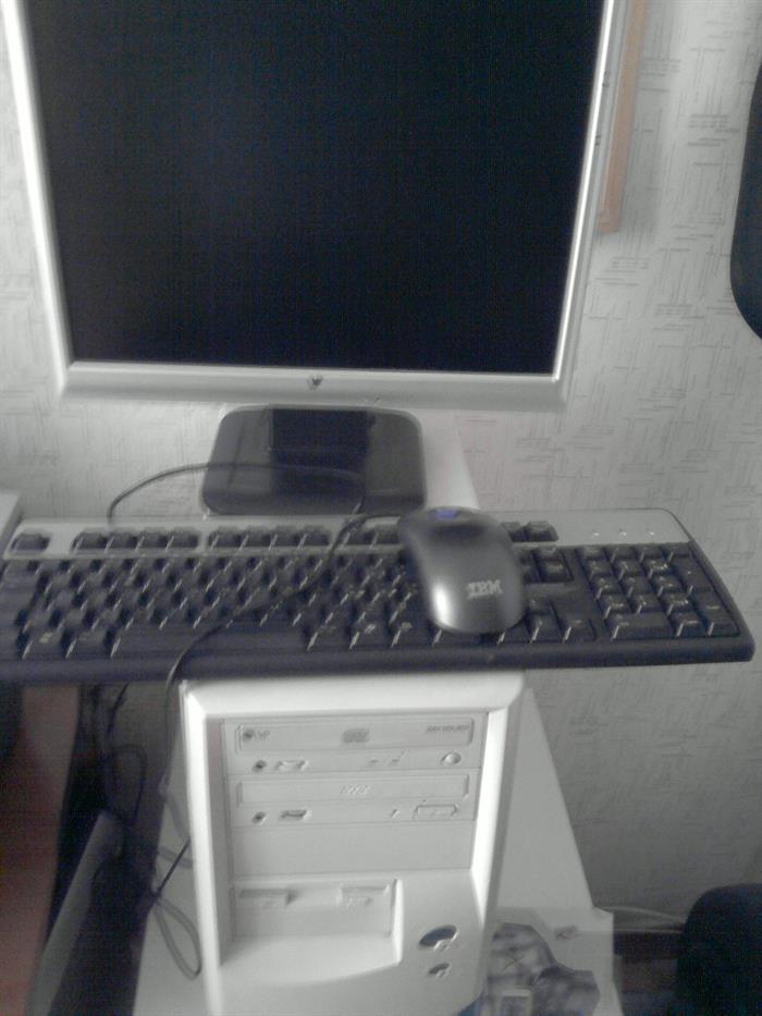 DUE PERSONAL COMPUTER CON MONITOR TASTIERA MOUS