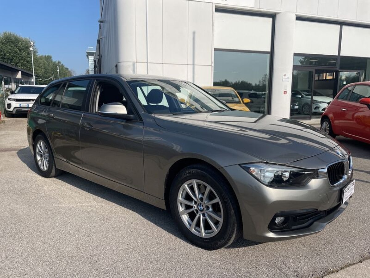 BMW Serie 3 (F30/31) 318d xDrive Business Advantage