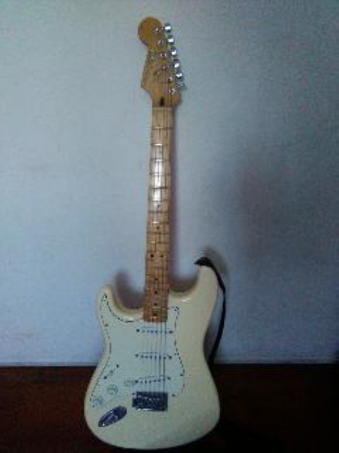 FENDER STRATOCASTER MANCINO.