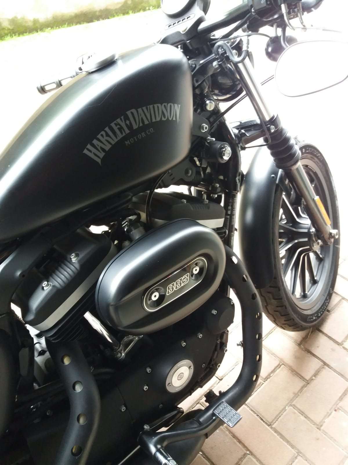 Harley-Davidson Sportster 883Harley Davidson iron 883 -2012