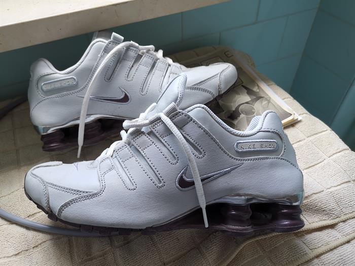 NIKE SHOX