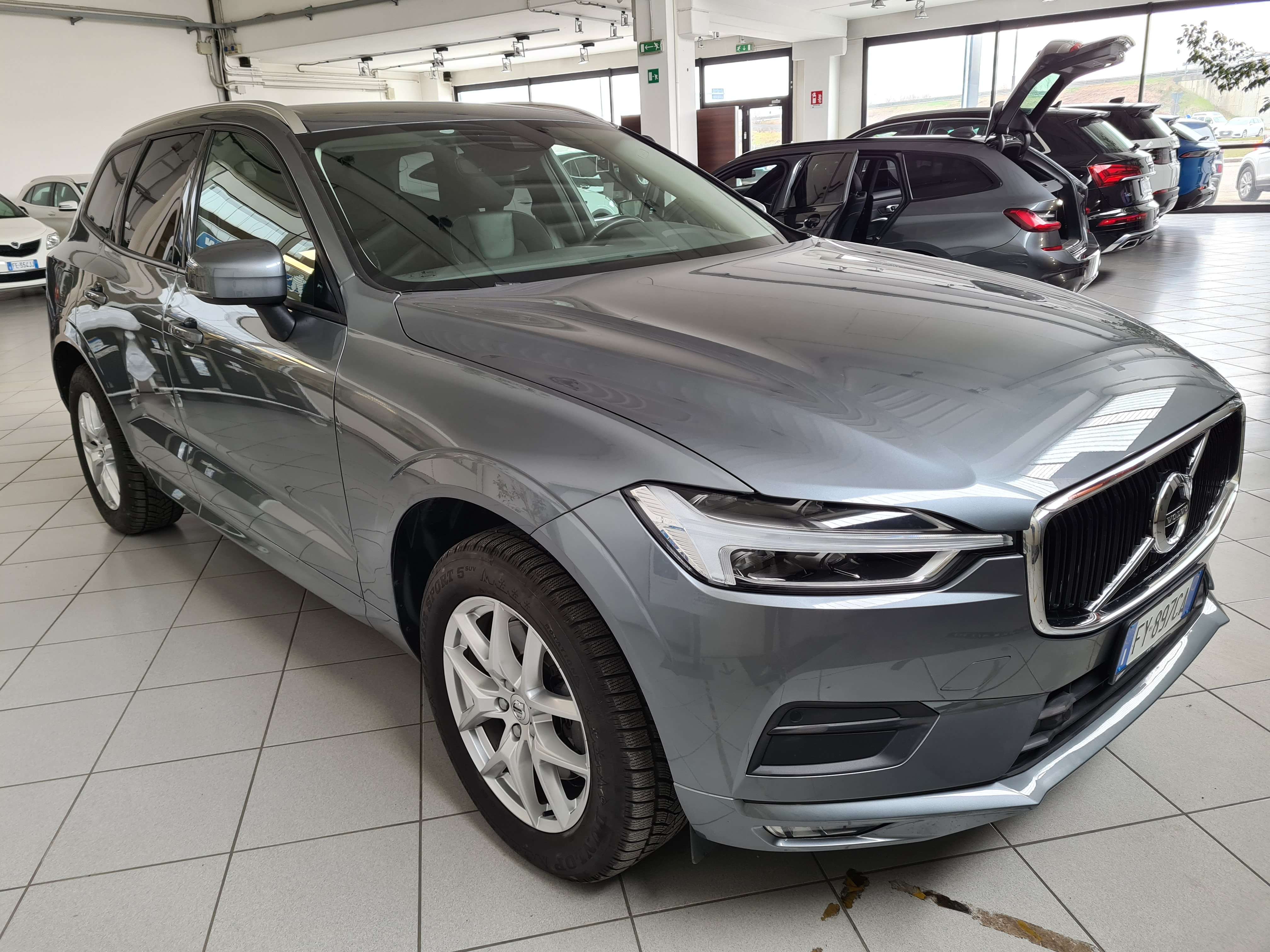 Volvo XC60XC60 2.0 b4 Momentum awd auto!NAVI!FARI LED!PDC!BT