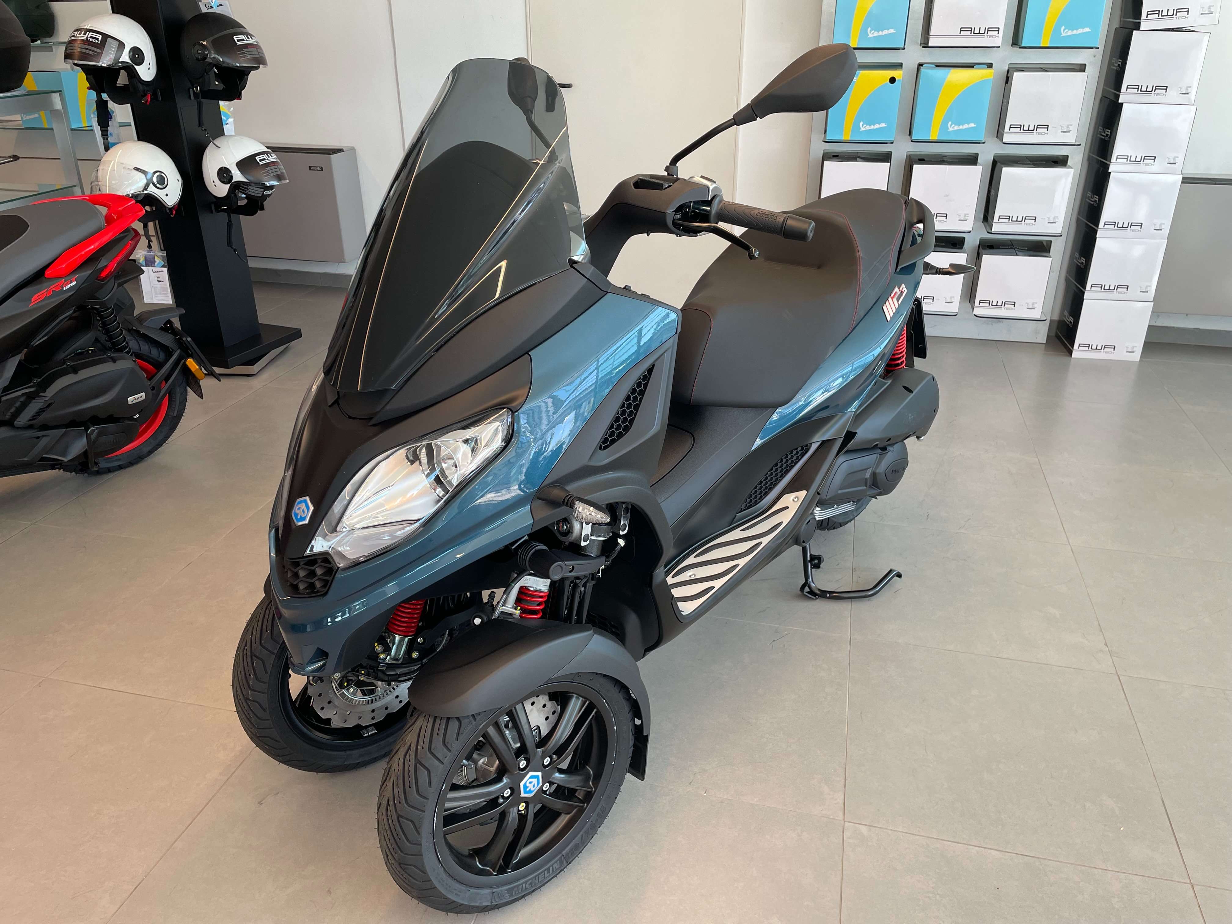 Piaggio MP3 300S "HPE" EURO5 - NUOVO IN PRONTA CONSEGNA!