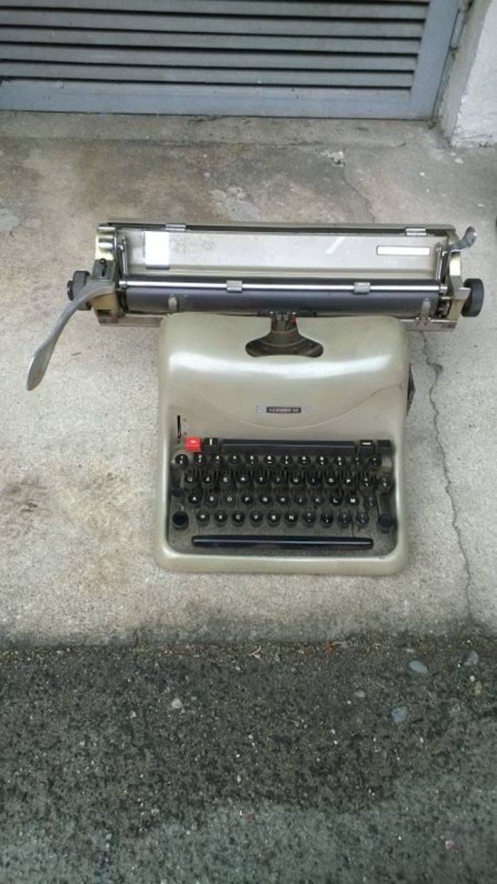 MACCHINA DA SCRIVERE OLIVETTI LEXIKON