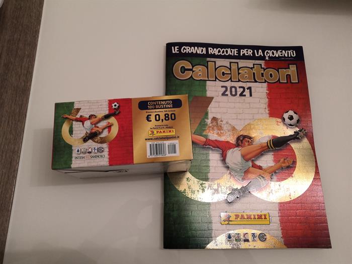 BOX 100 PACCHETTI FIGURINE CALCIATORI PANINI 2020/21