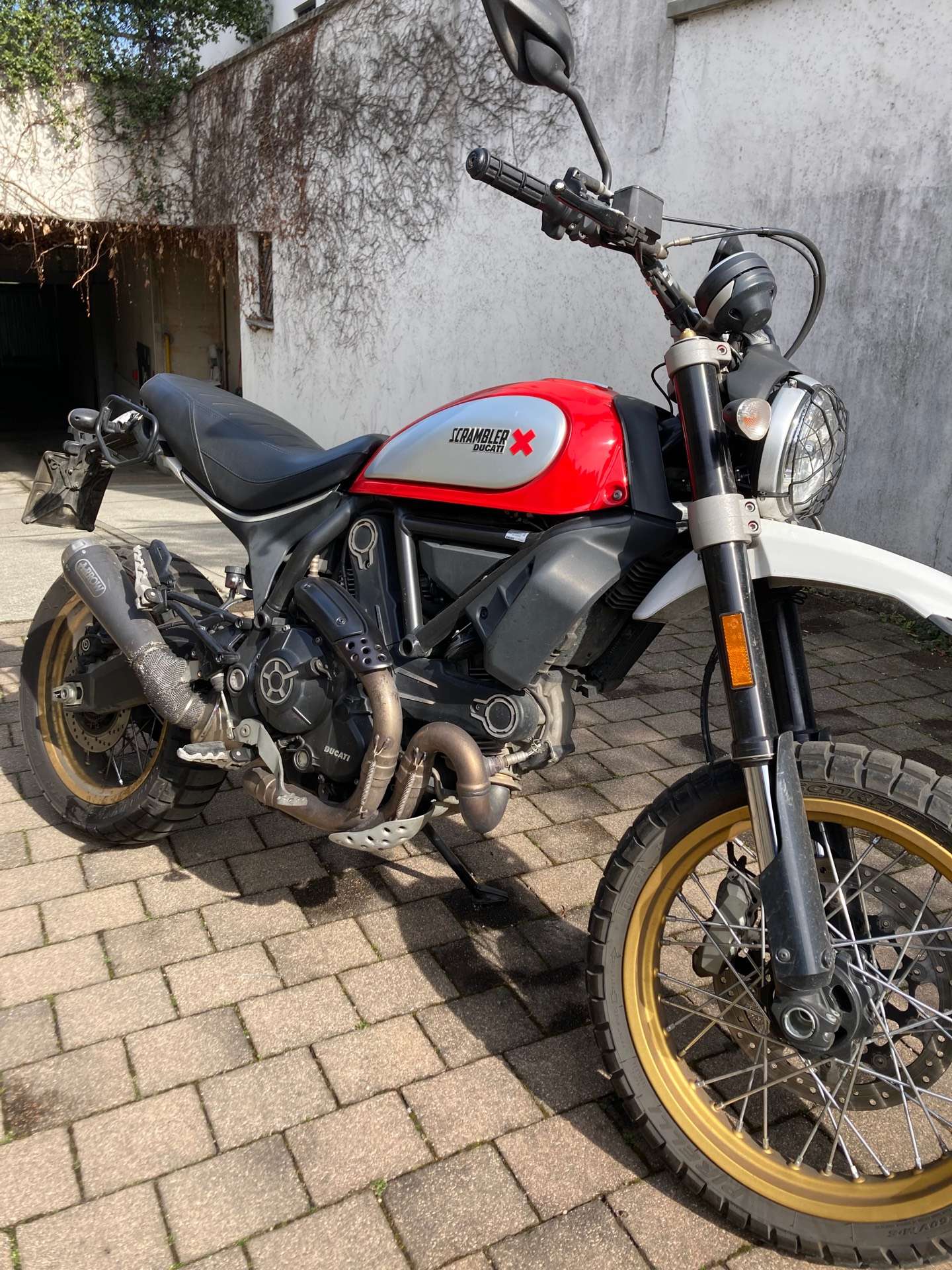 Ducati Scramblerdesert sled +ohlins+arrow+borse