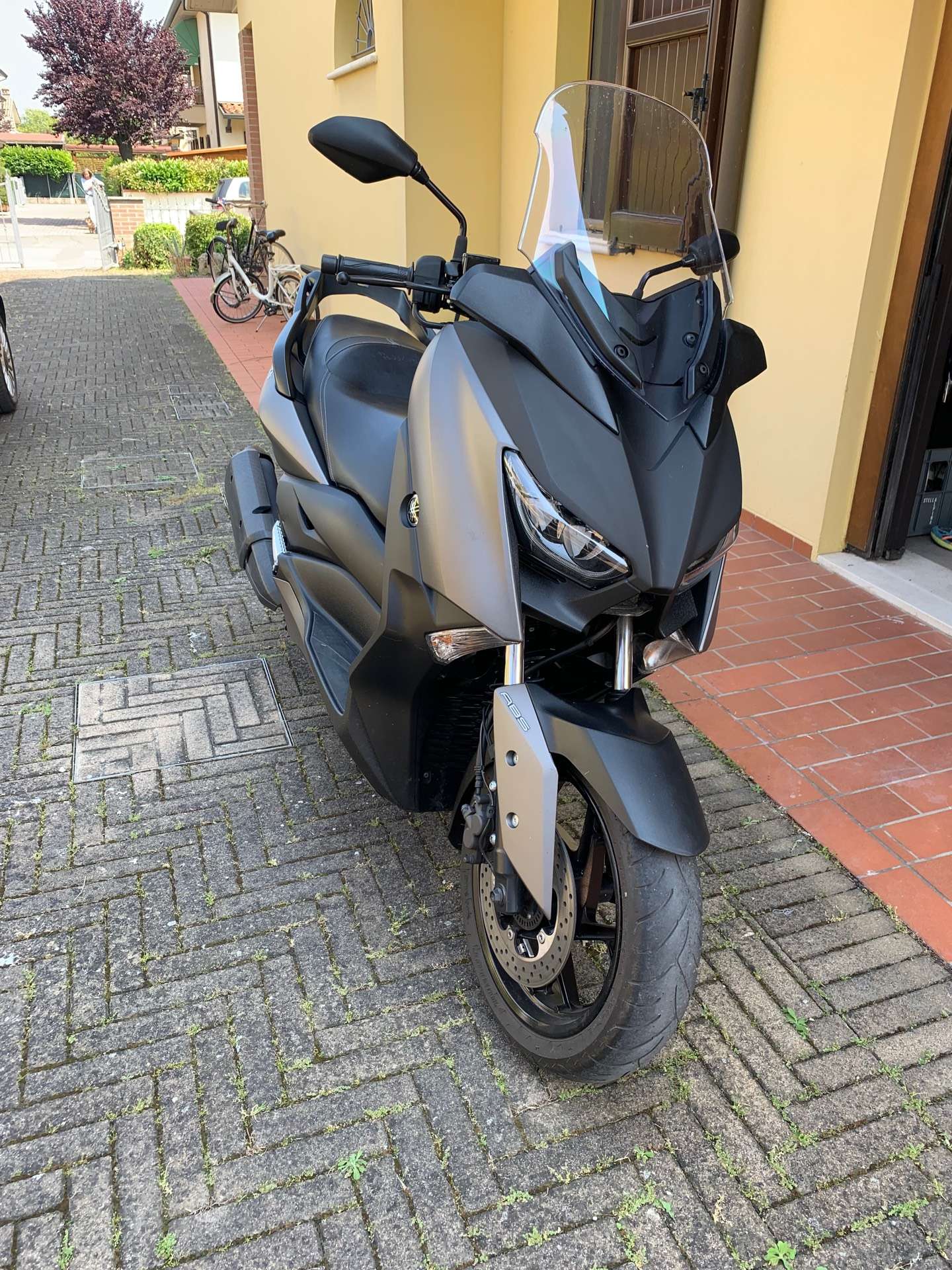 Yamaha X-Max 300