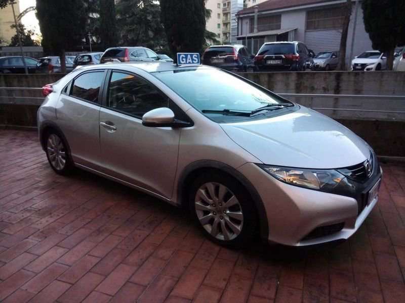 Honda Civic8ª serie 1.8 i-VTEC 5p. aut. Elegance