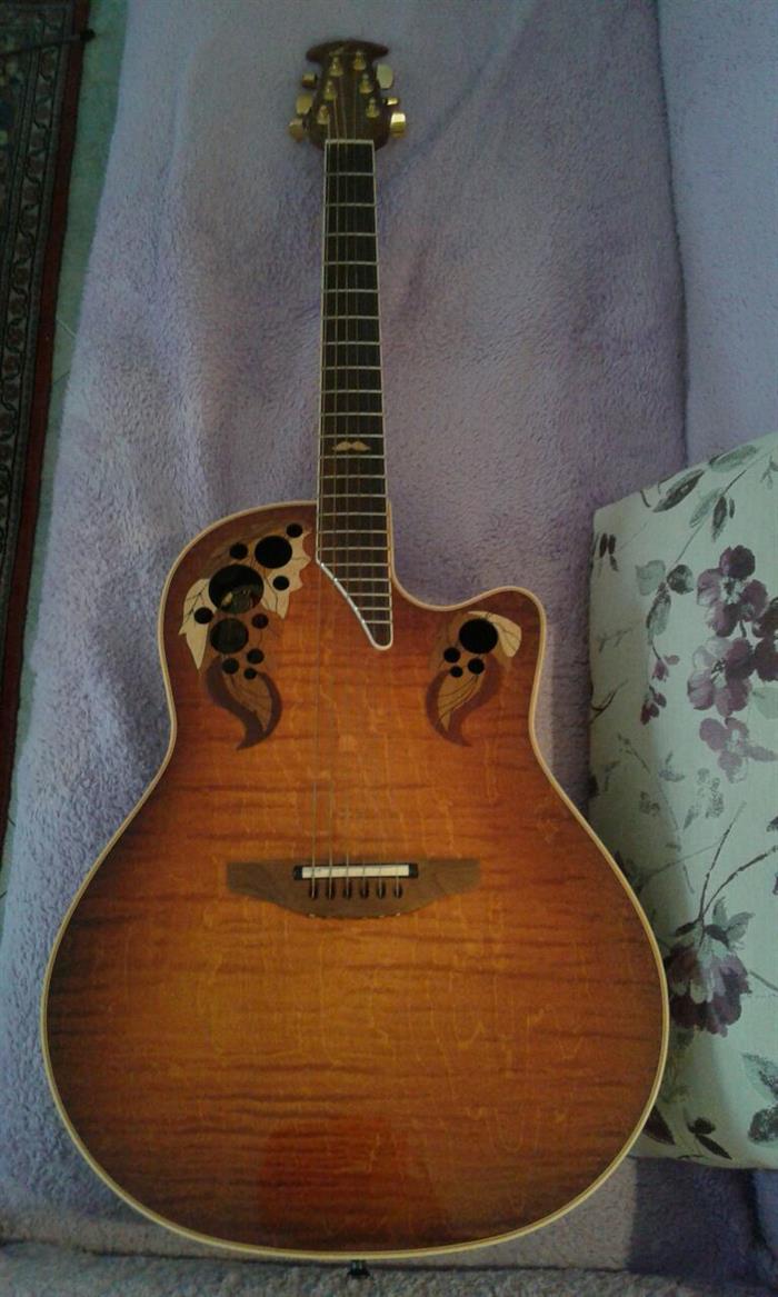 CHITARRA OVATION MADE IN USA