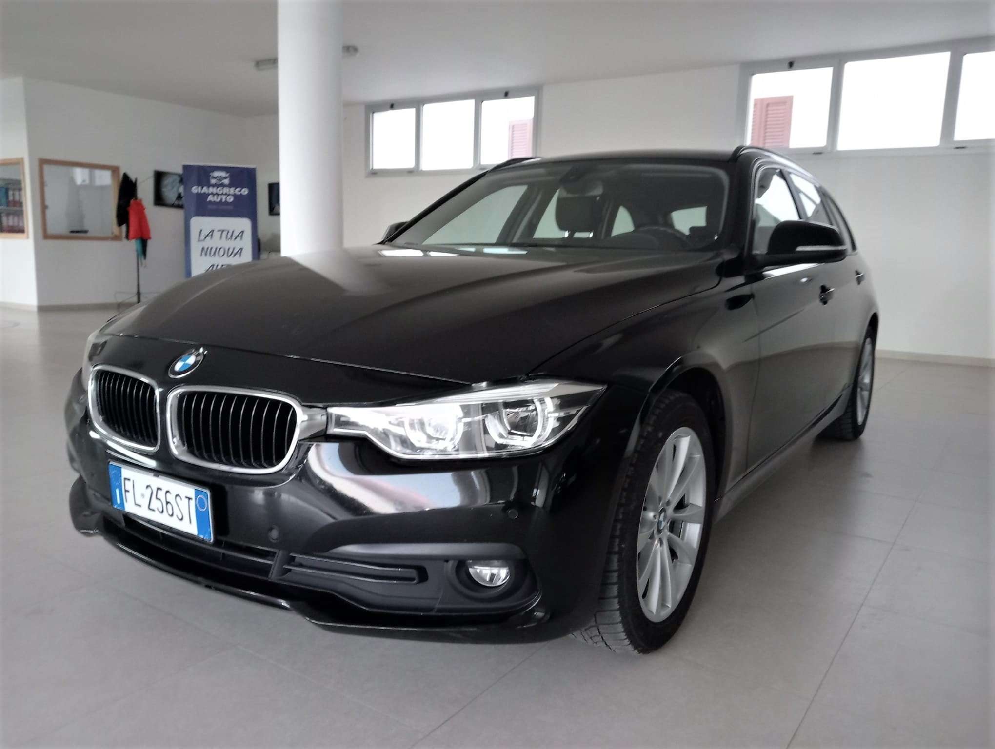 BMW 320320d Touring Business Advantage auto