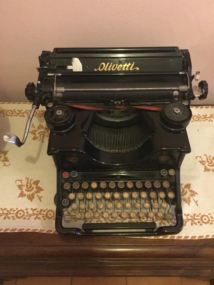 MACCHINA DA SCRIVERE OLIVETTI M40