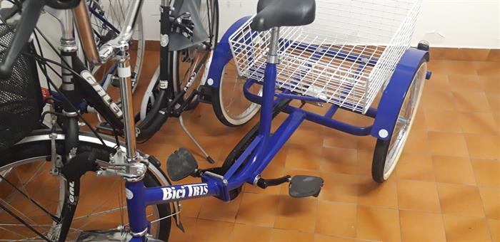 BICICLETTA A TRE RUOTE