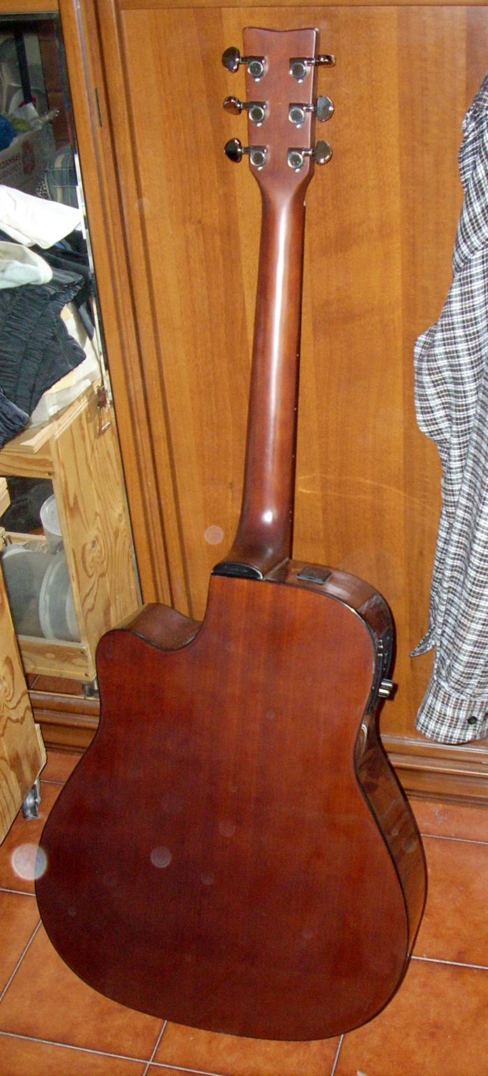 CHITARRA ACUSTICA ELETTRIFICATA