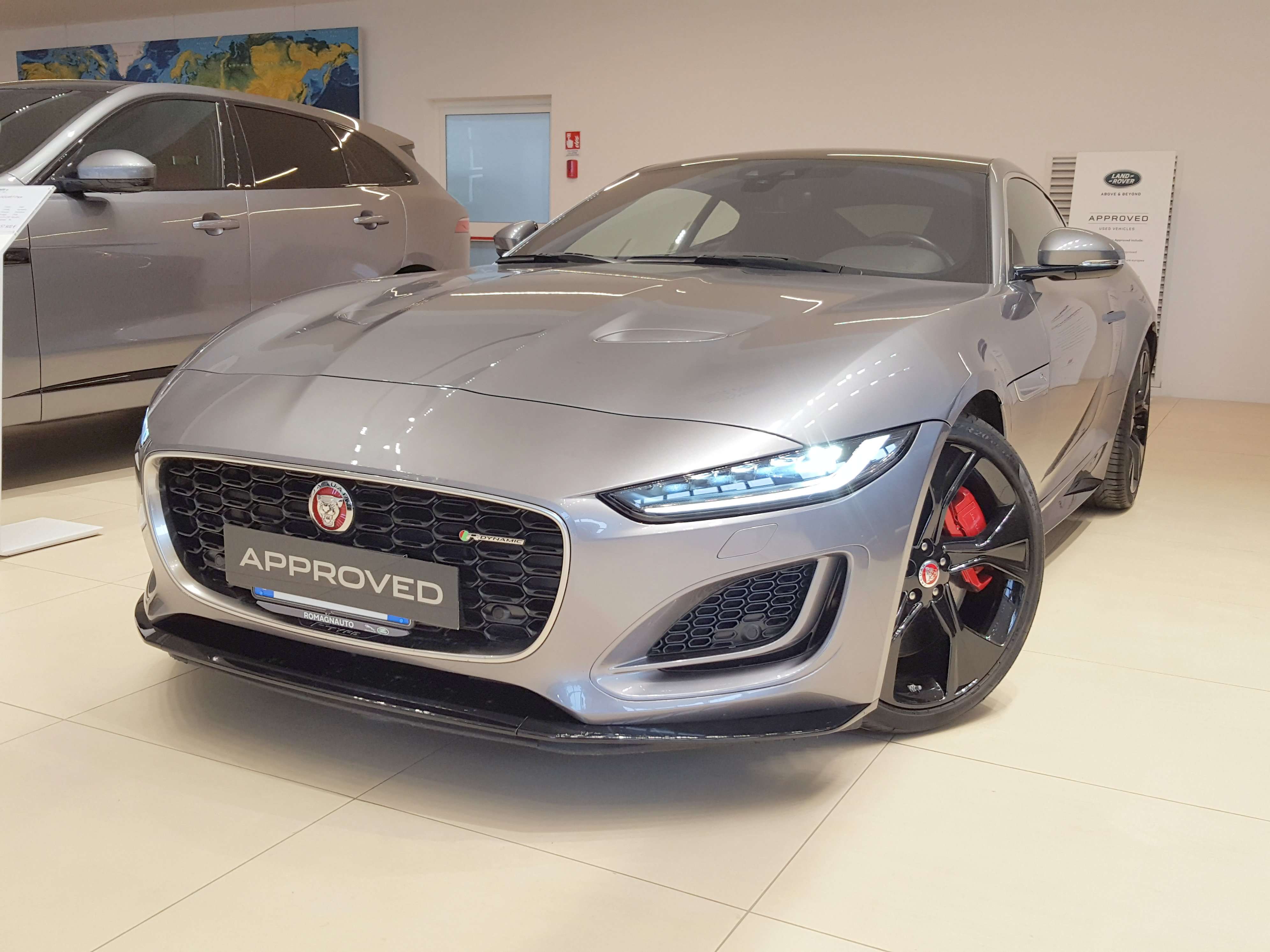 Jaguar F-TypeF-Type Coupe 2.0 i4 R-Dynamic rwd 300cv auto