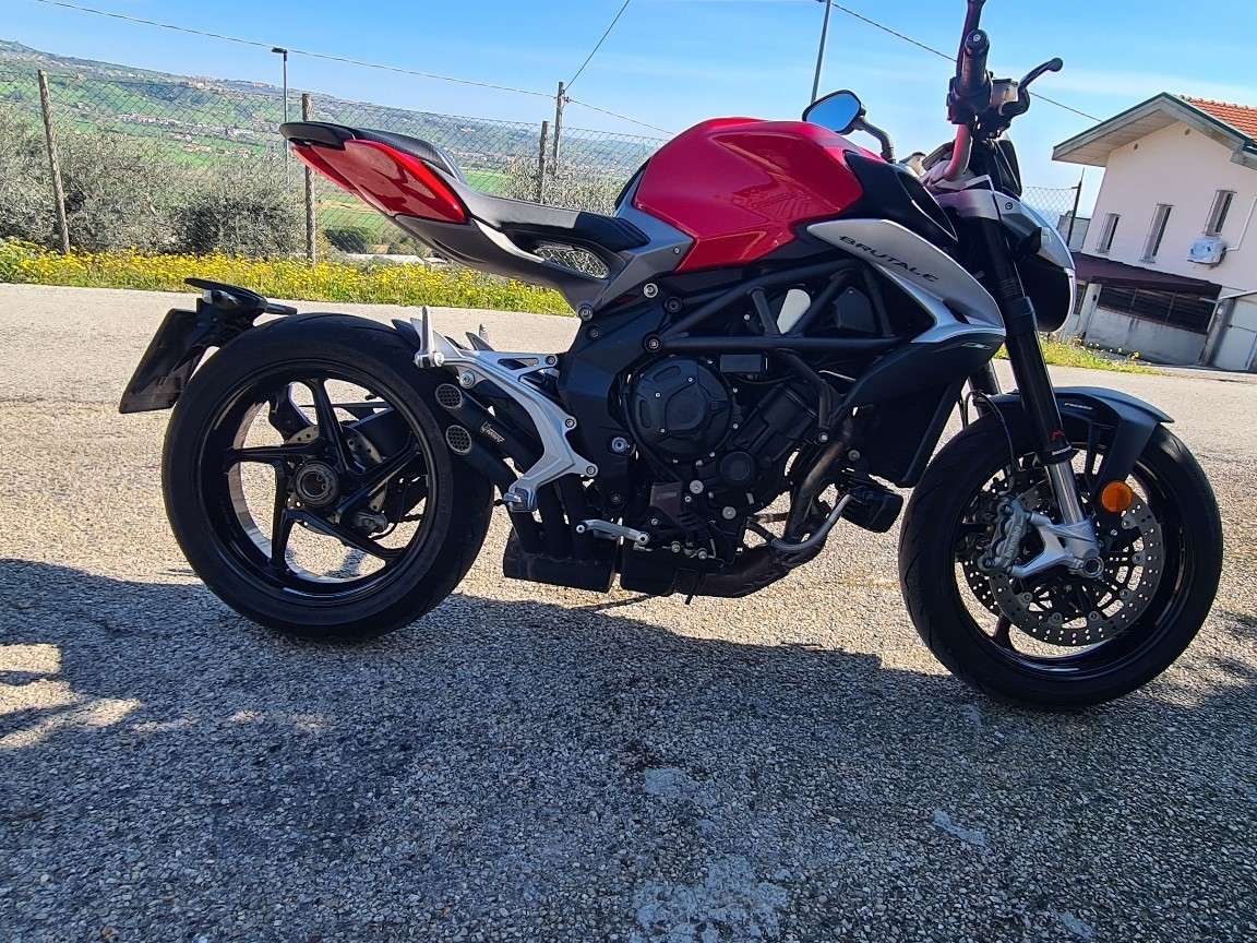 MV Agusta Brutale 800