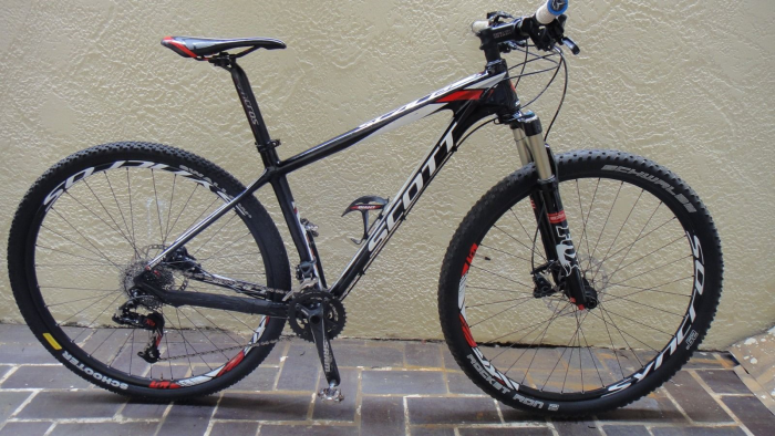 E`UN 2015 SCOTT SCALE 930 TAGLIA M