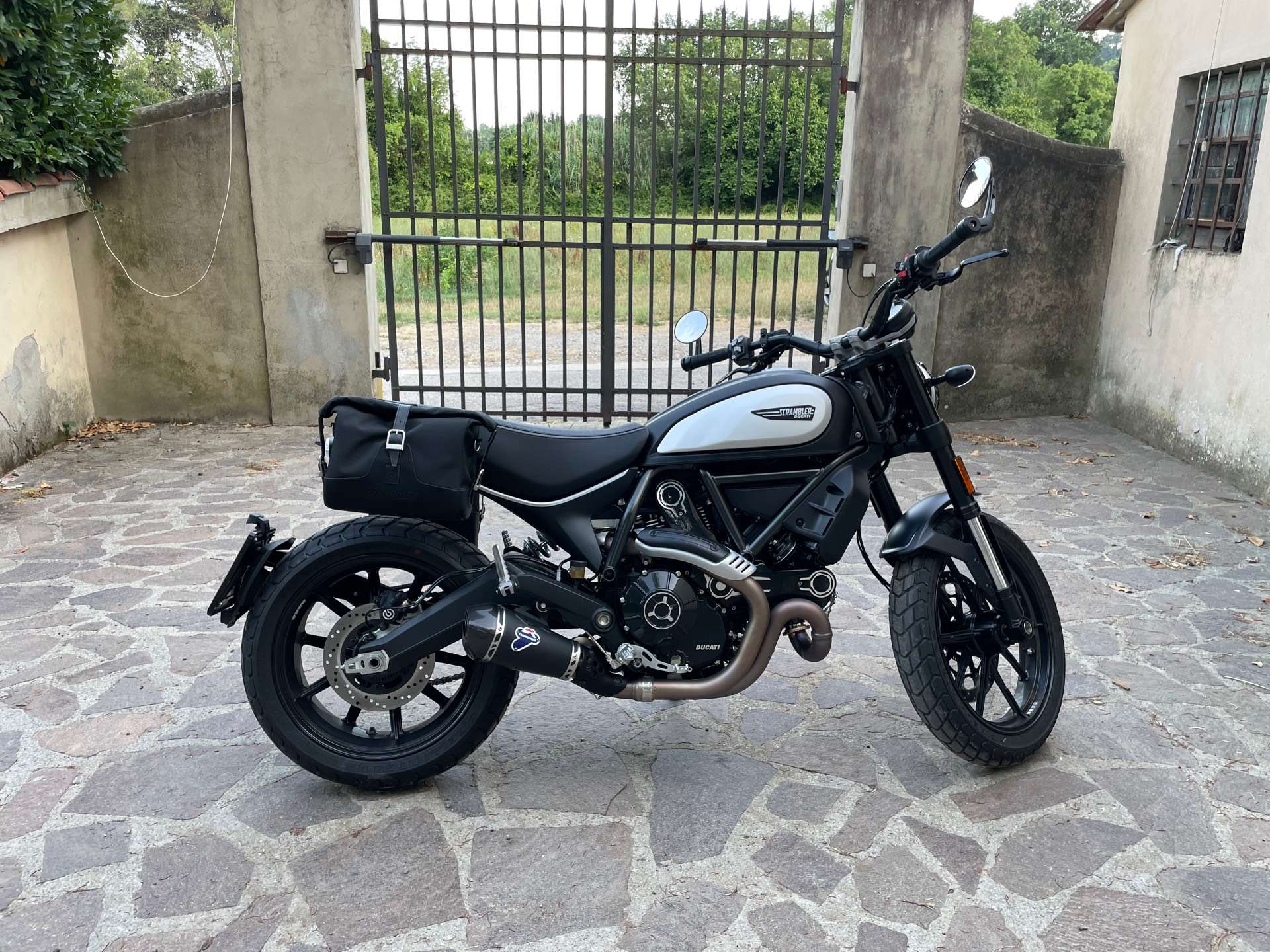 Ducati ScramblerIcon Dark