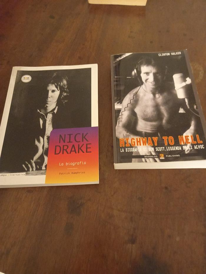 LIBRI BIOGRAFICI BON SCOTT E NIKE DRAKE