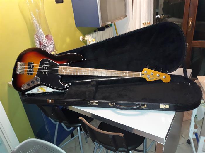 FENDER JAZZ BASS