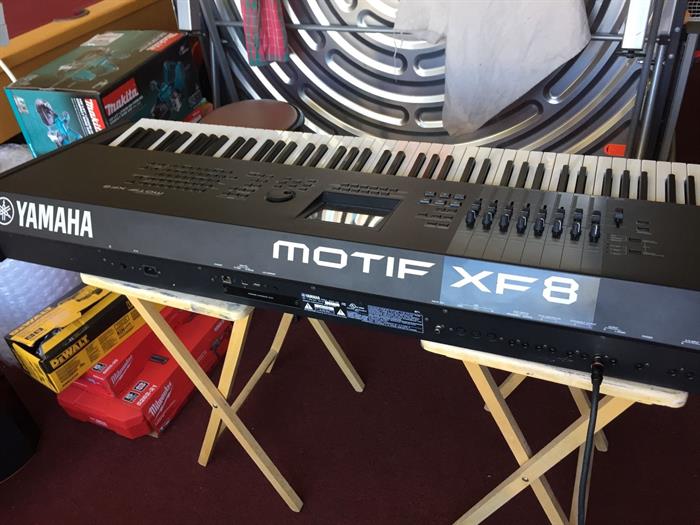 YAMAHA MOTIF XF8 88 KEYS