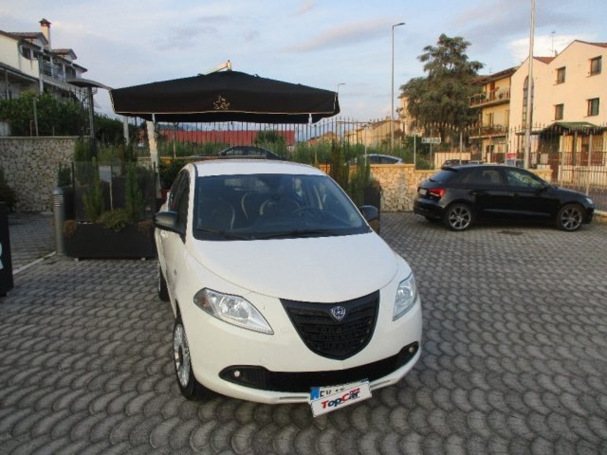 LANCIA Ypsilon 3ª serie Ypsilon 0.9 TwinAir 85 CV 5 porte Metano Ecochic Gold