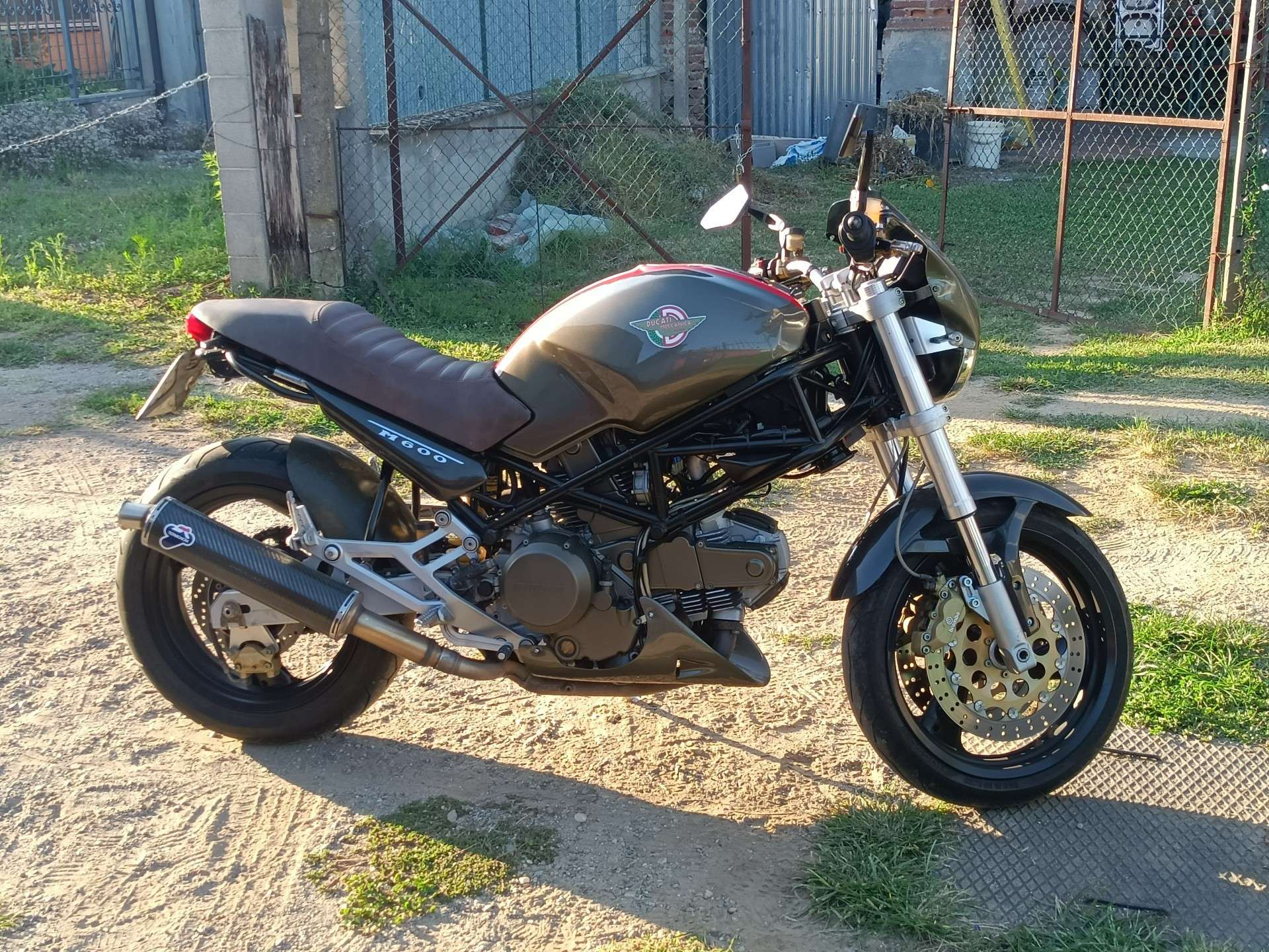 Ducati 600 SSdark