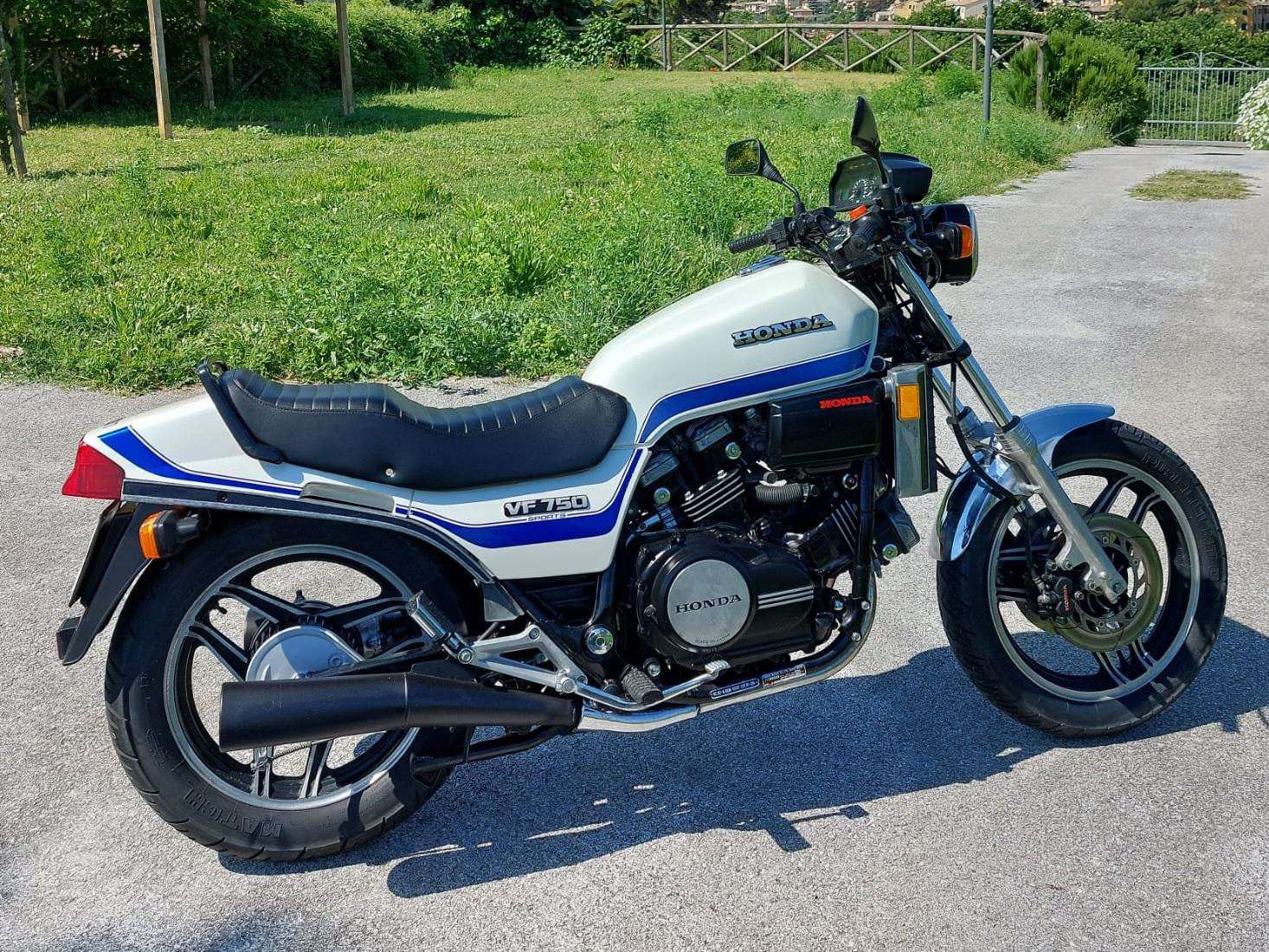 Honda VF 750SABRE