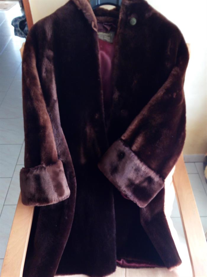 CAPPOTTO PER DONNA IN PURA PELLICCIA DI ORSO BRUNO