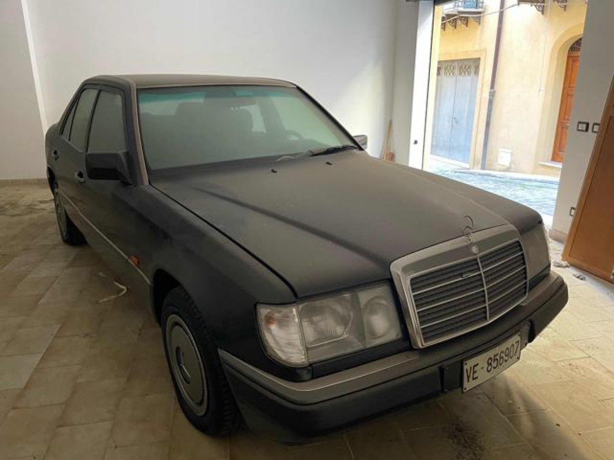 MERCEDES Serie 200-320(*124) 200 E