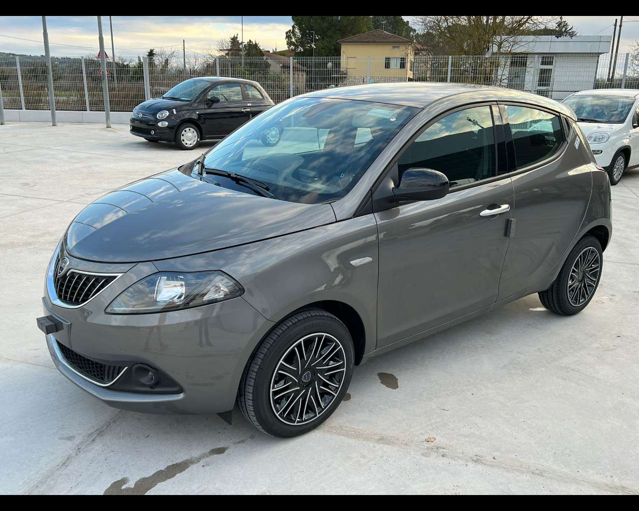 Lancia Ypsilon1.2  Gold