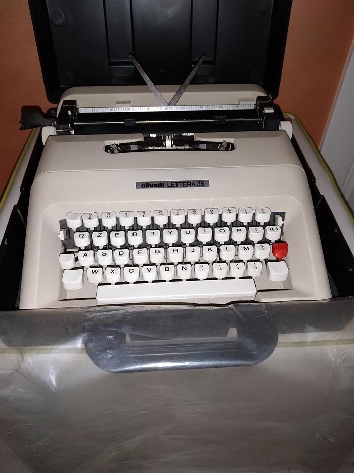 MACCHINA DA SCRIVERE OLIVETTI LETTERA 35