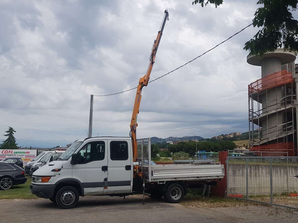 Iveco Dailydoppia cabina 7posti gru effer