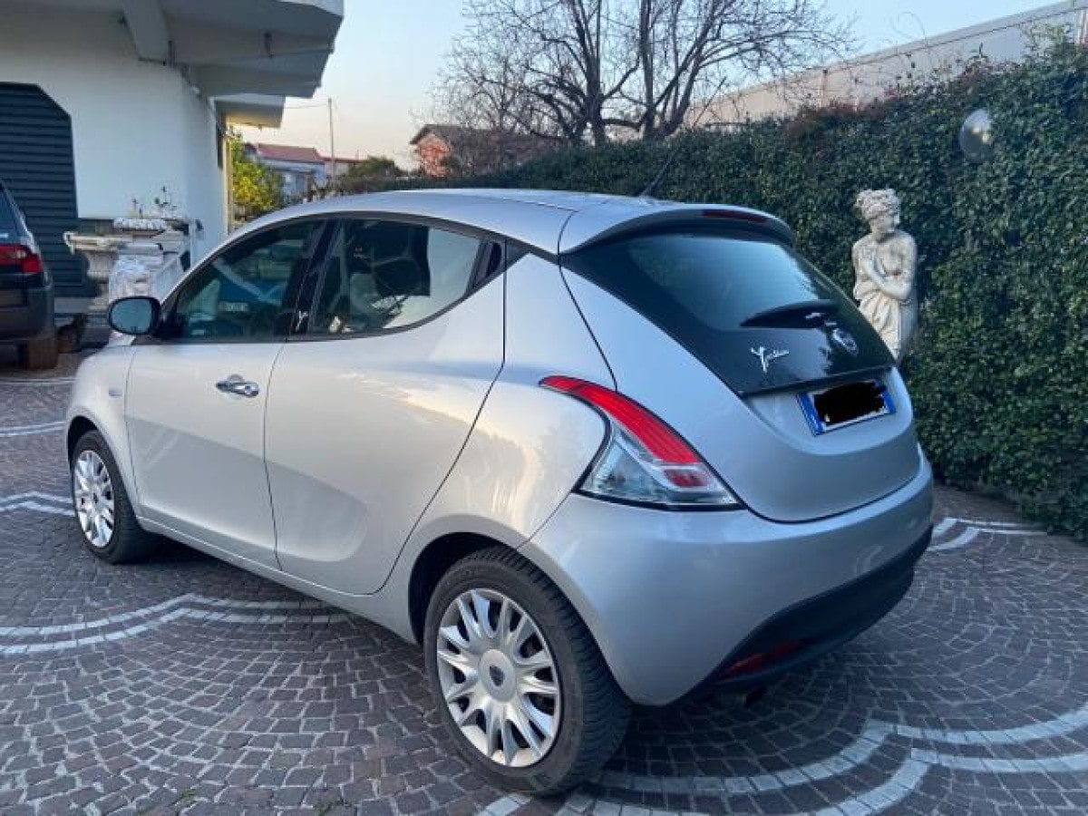 LANCIA Ypsilon 3ª serie Ypsilon 1.3 MJT 16V 95 CV 5 porte S&S Silver