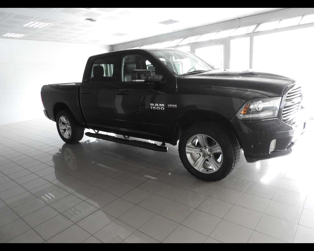 Dodge RAMCrew Cab Short Box 5.7 V8 HEMI Sport