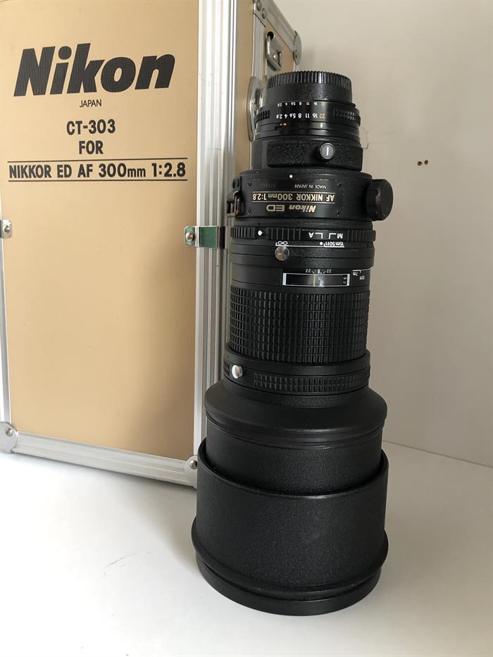 NIKON AF 300/2.8