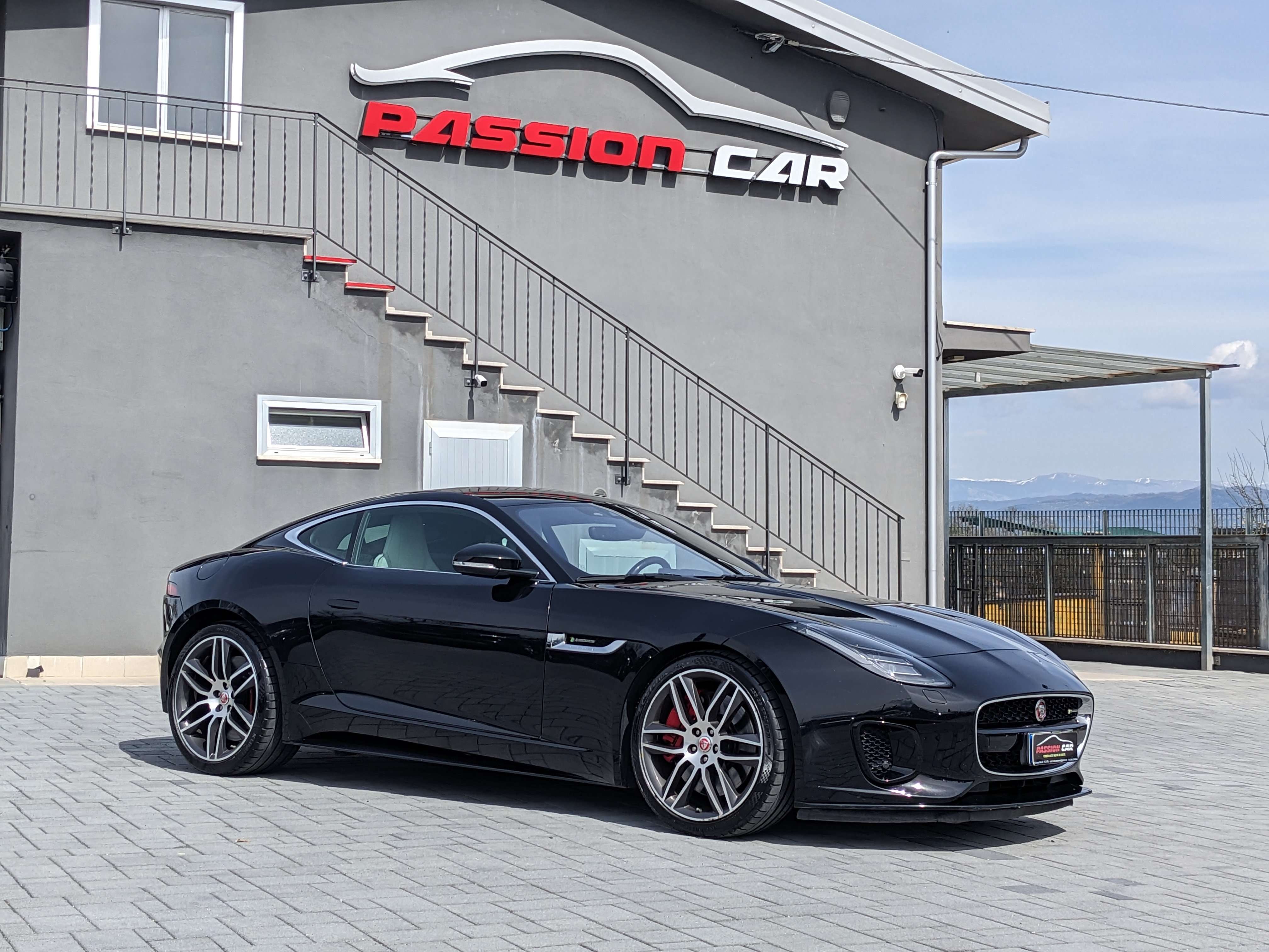 Jaguar F-TypeCoupe 2.0 i4 R-Dynamic RWD 300cv AUT. my19 UNIPRO