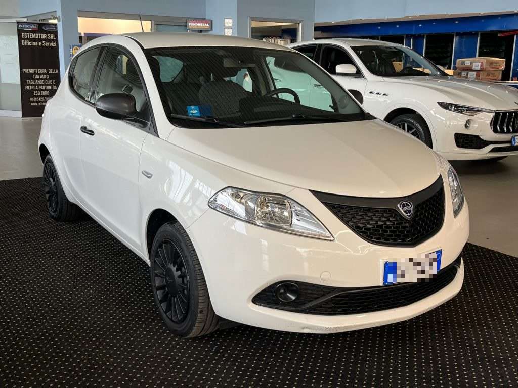 Lancia Ypsilon1.0 FireFly 5p S&S Hybrid Ecochic Silver