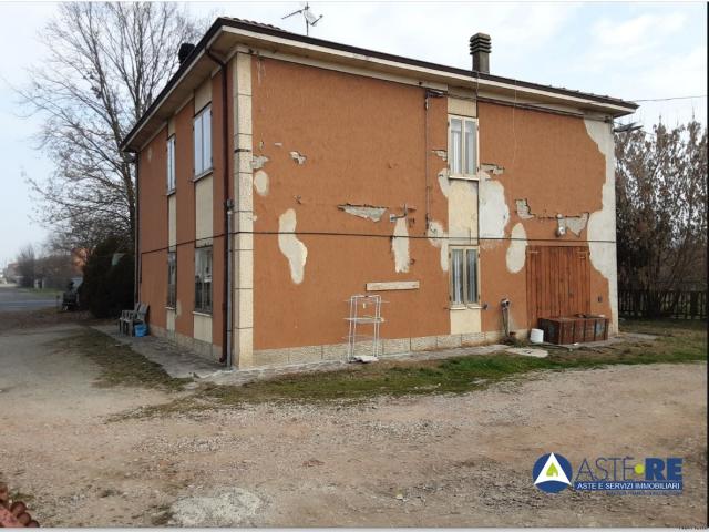 Fondo agricolo con abitazione e terreni in via perossaro n.1185, san felice sul panaro (mo)