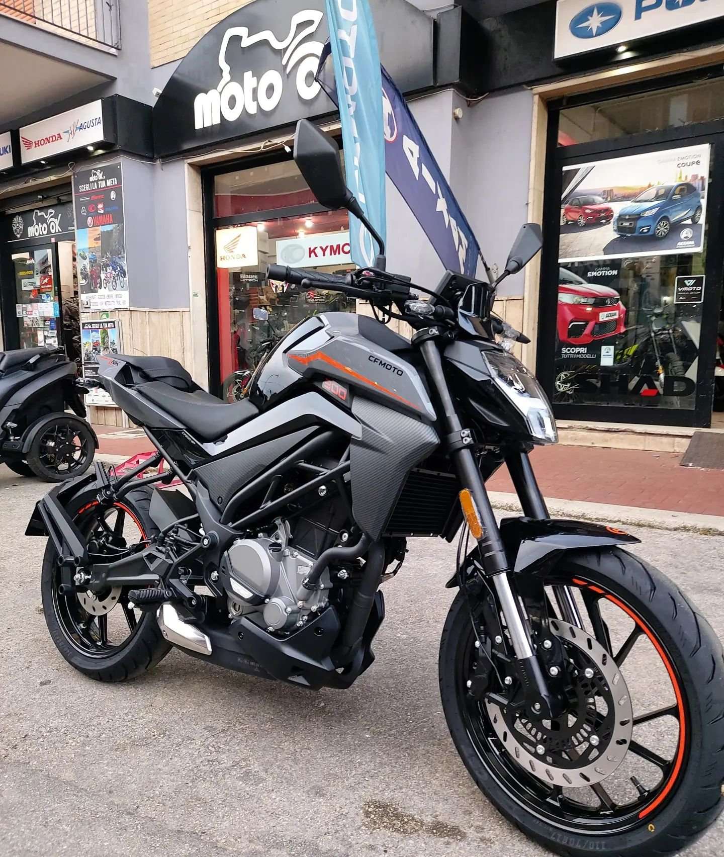 CF Moto 300 NK