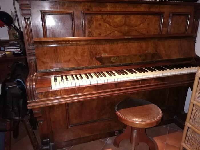 PIANOFORTE VERTICALE RUBINSTEIN