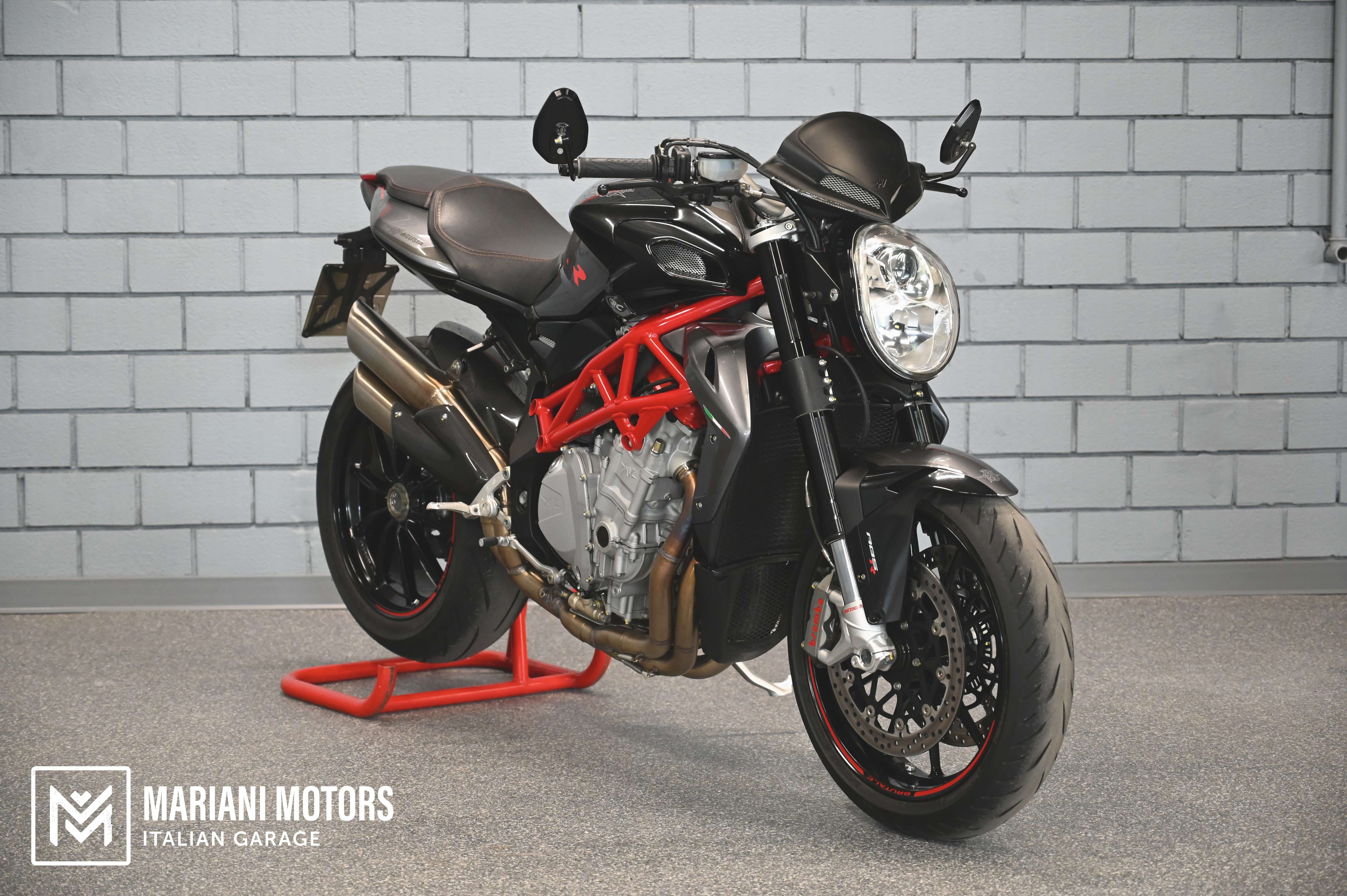 MV Agusta Brutale 1090RR ABS full carbon da collezione