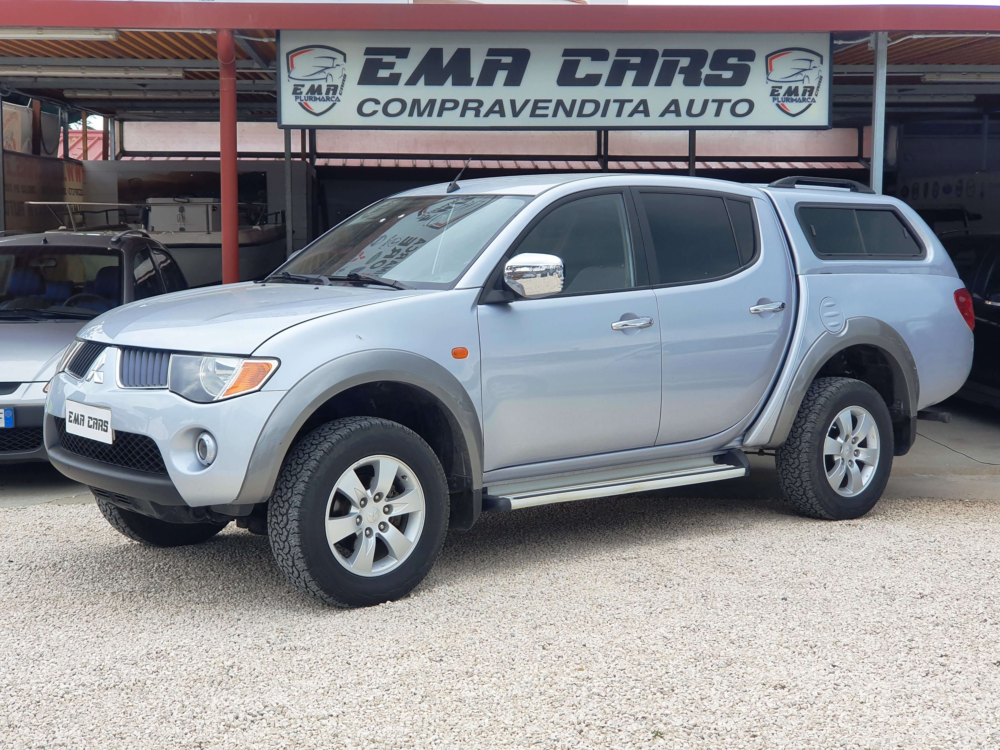 Mitsubishi L200L200 d.cab 2.5 di-d Intense PERFETTA