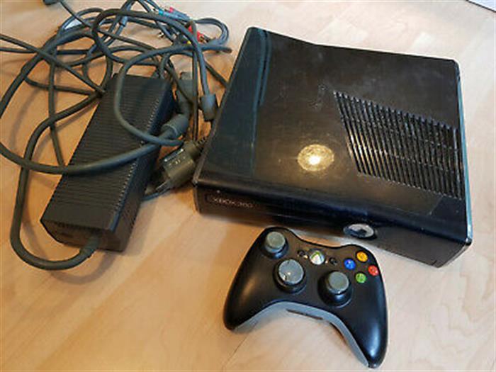 XBOX360 250 GIGA KINECT CON 3 GIOCHI ORIGINALI