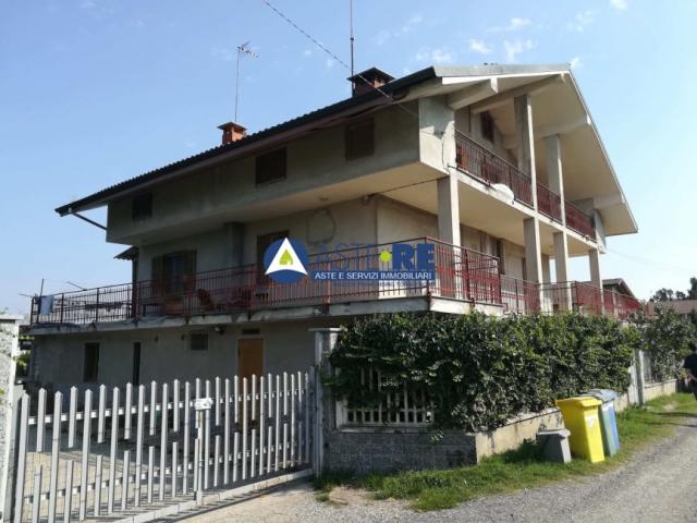 Villa - strada del valentino,11 - bosconero (to)