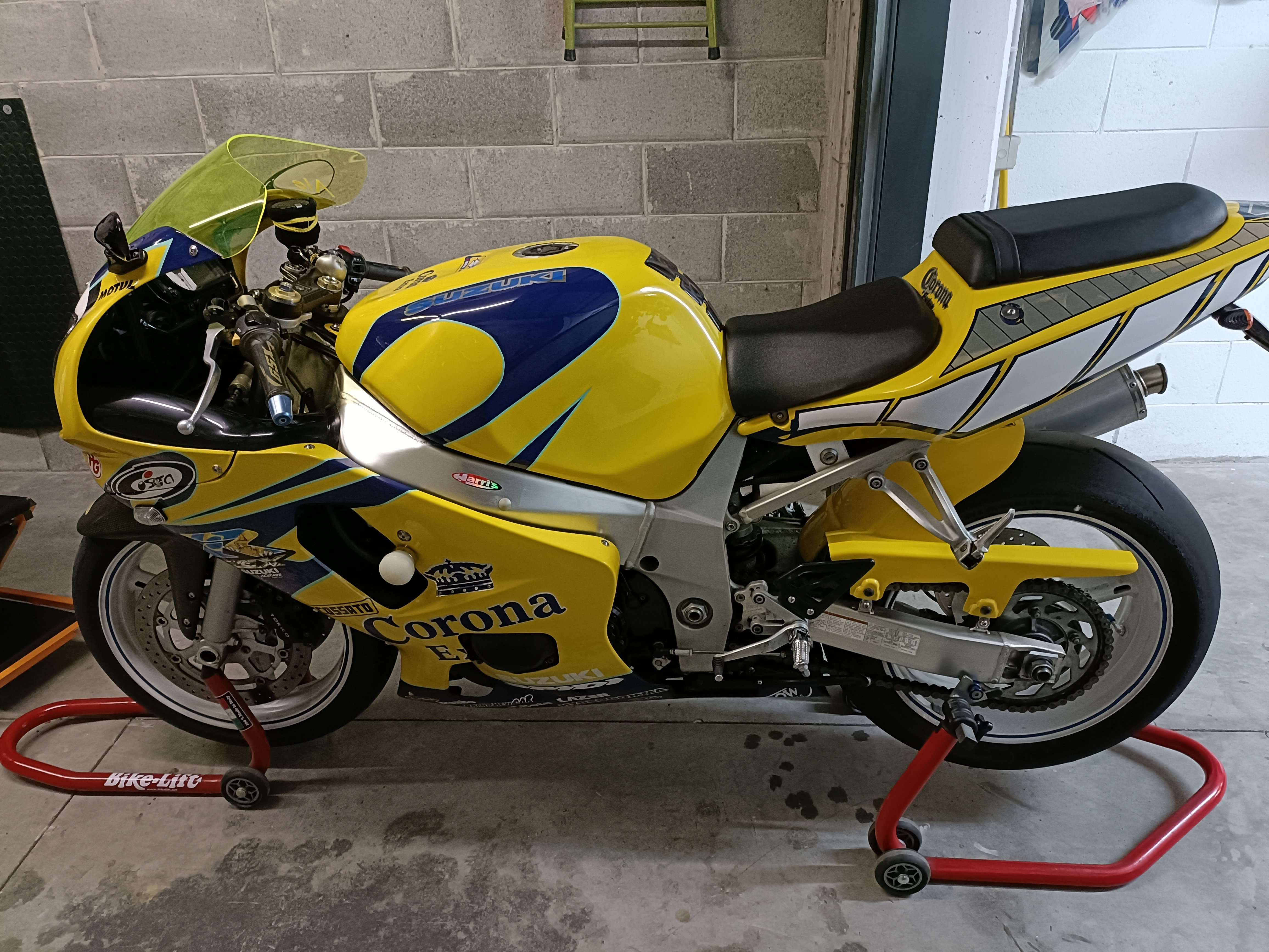 Suzuki GSX-R 600Corona