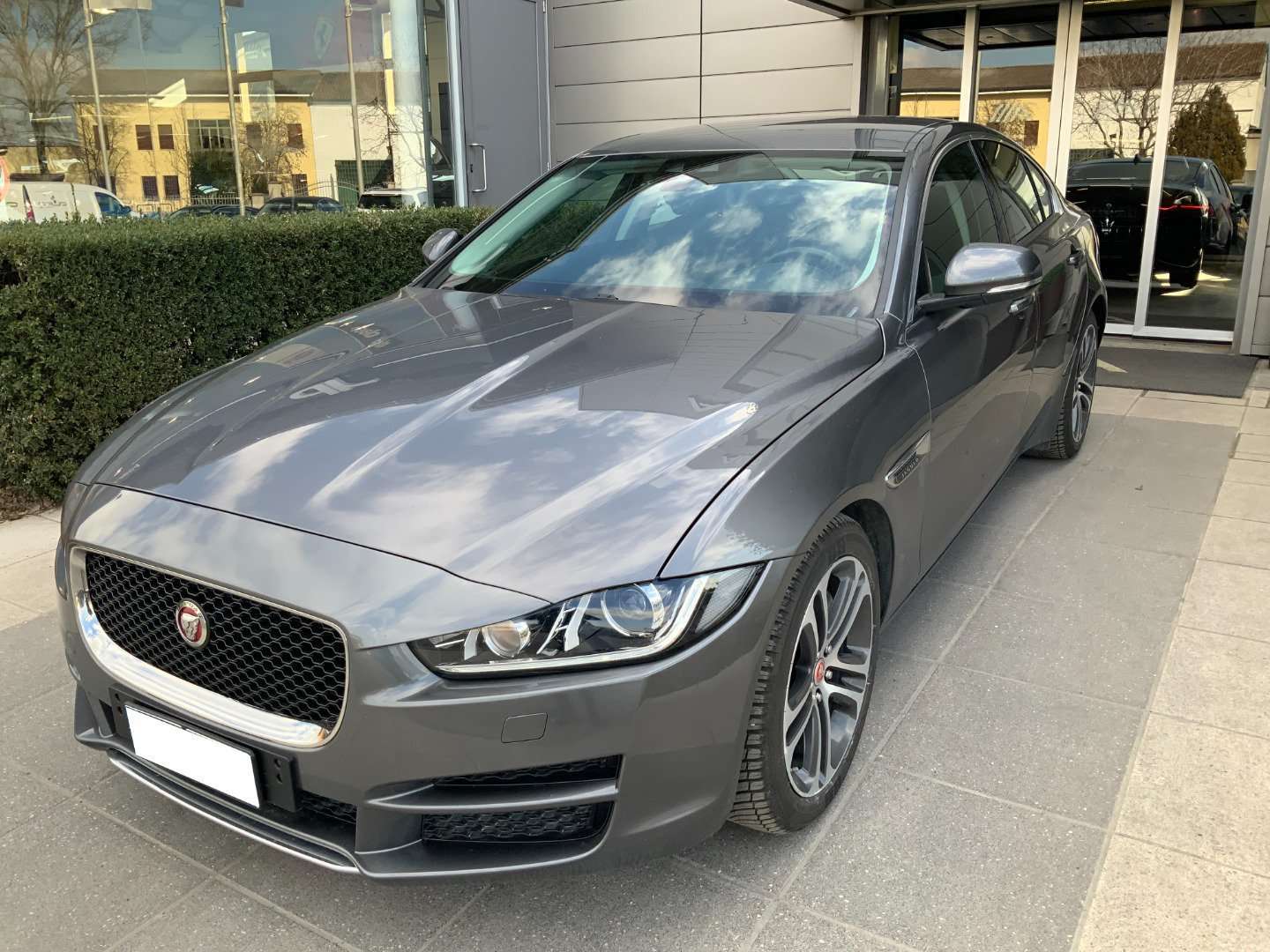 Jaguar XE2.0 D 180 CV aut. Pure Business Edition