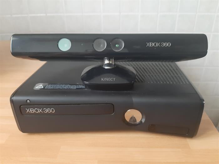 XBOX 360 SLIM 250 KINECT